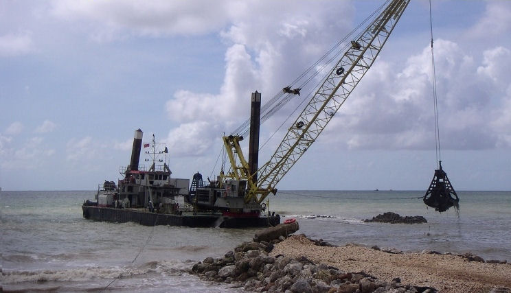 Floating grab cranes | Boskalis